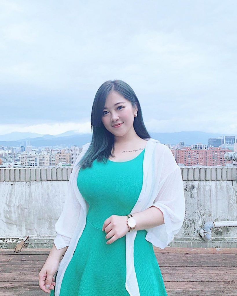 Chloefit0612 - Sexy Busty Taiwanese - Fapdungeon