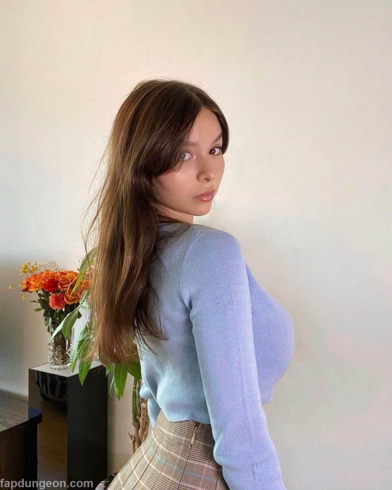 Sophie Mudd - Busty Petite Model - Fapdungeon