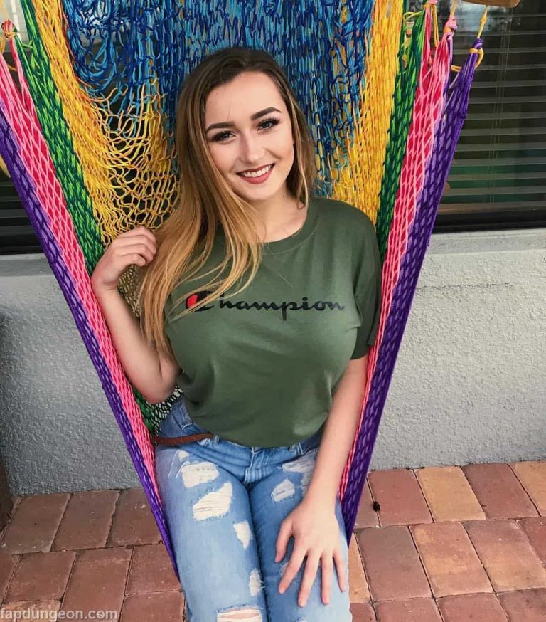 Tylerxwhitaker Busty Girl With Cute Smile Fapdungeon