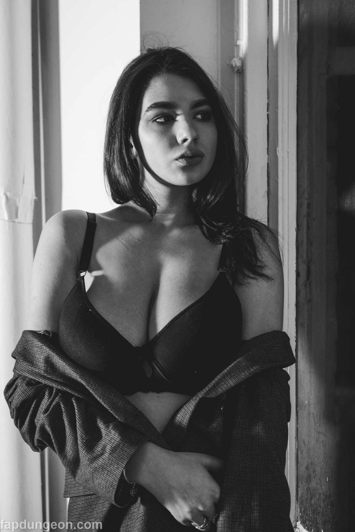 Annaartsv - Big Boobs Brunette - Fapdungeon